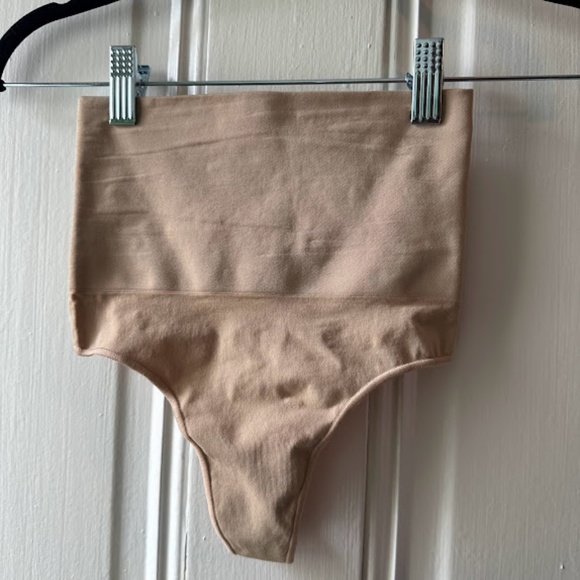 SKIMS | Intimates & Sleepwear | Nwot Skims High Waisted Thong | Poshmark